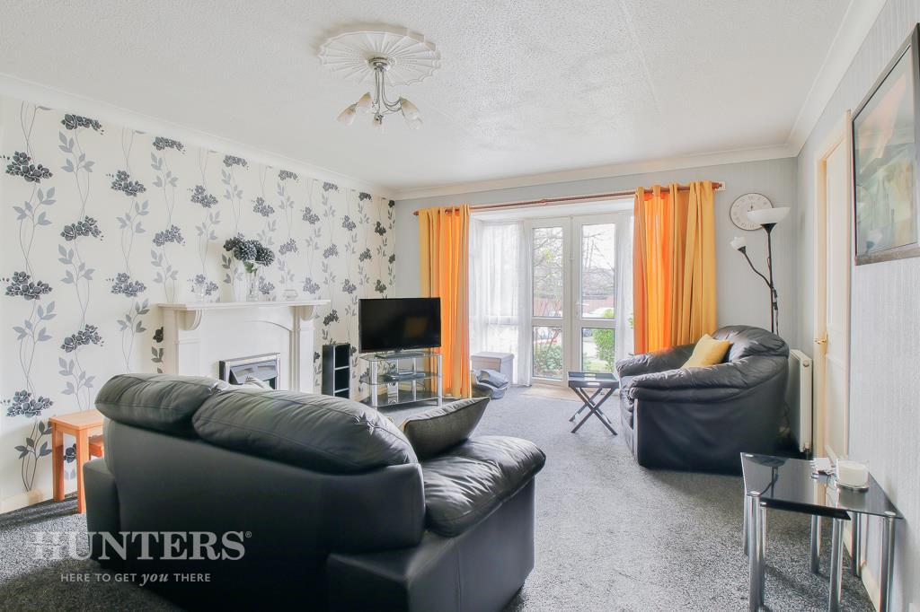 Exeter Court, Market Street... 1 bed apartment - £100,000