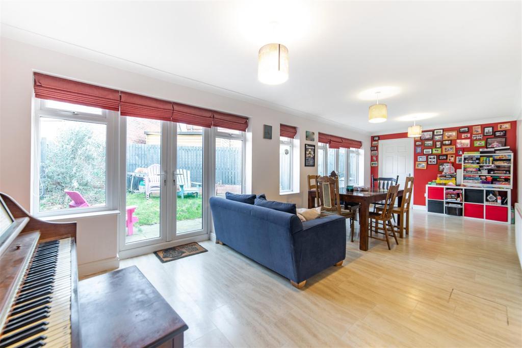 Roseden Way Great Park Ne13 3 Bed Detached House £299 950