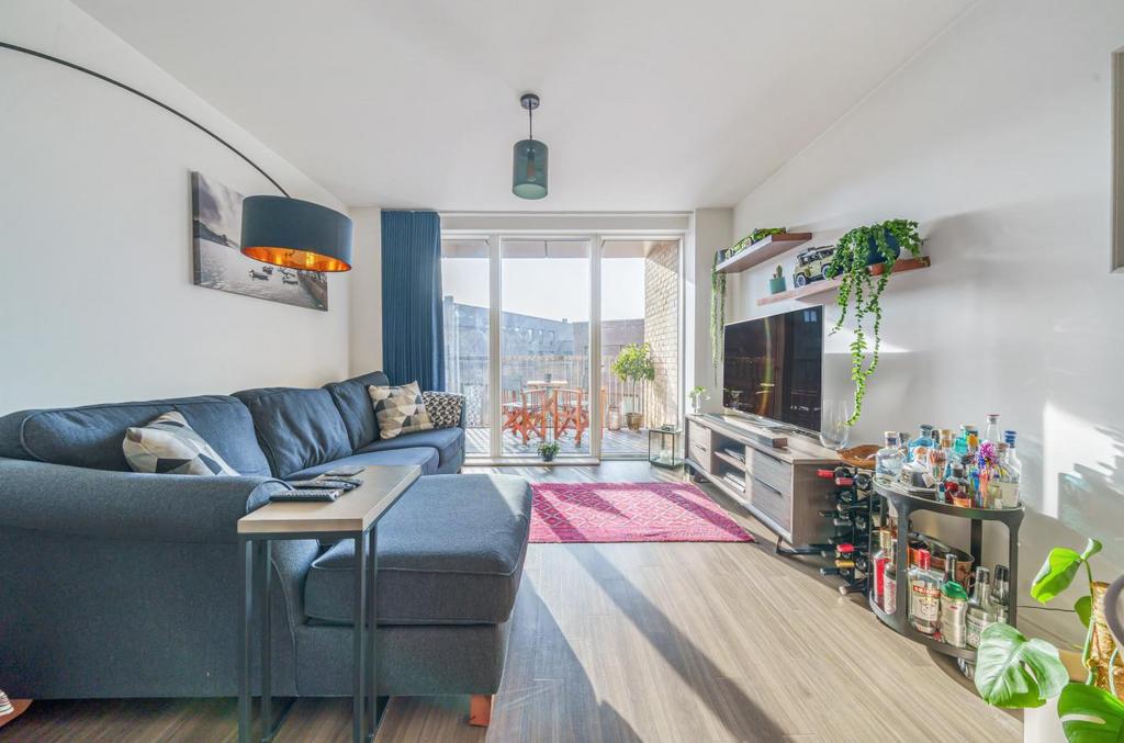 Dixie Court, Adenmore Road, London... 1 bed flat - £325,000