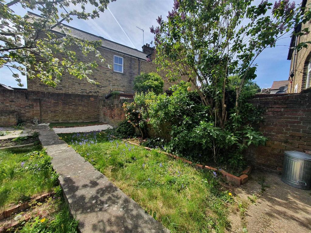 Wrottesley Road, Harlesden 2 bed flat - £1,650 pcm (£381 pw)