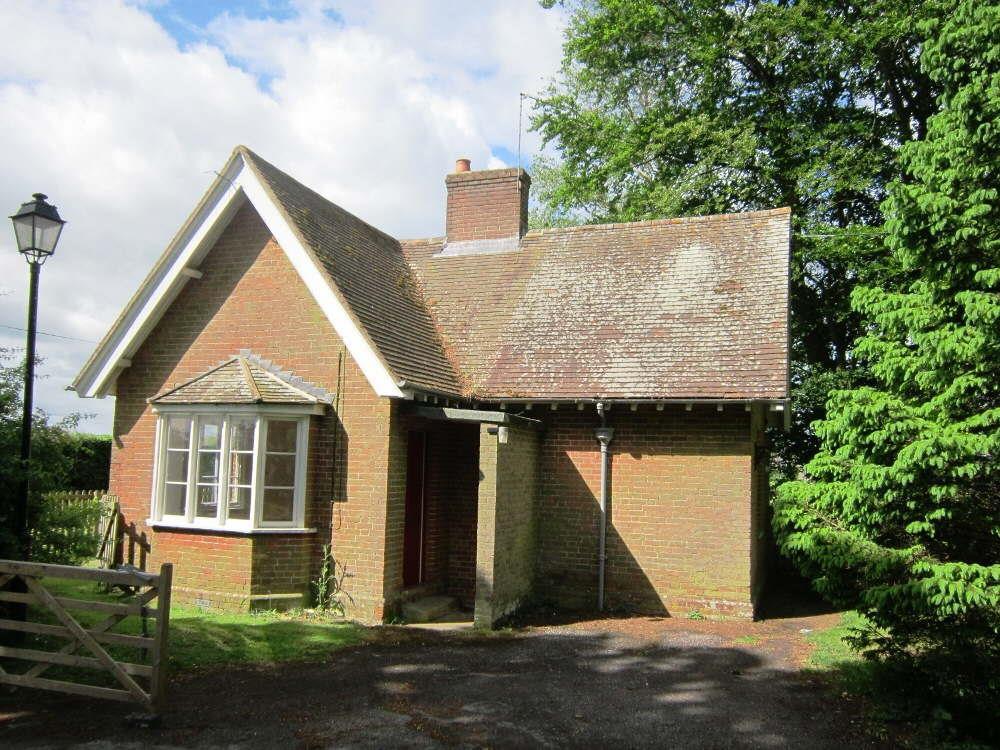Urchfont Manor 1 bed detached house - £695 pcm (£160 pw)
