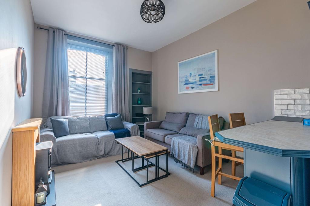 Morrison Street Edinburgh EH3 8EA... 1 bed flat - £950 pcm (£219 pw)