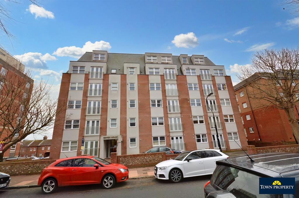St. Leonards Road, Eastbourne 1 bed flat - £175,000
