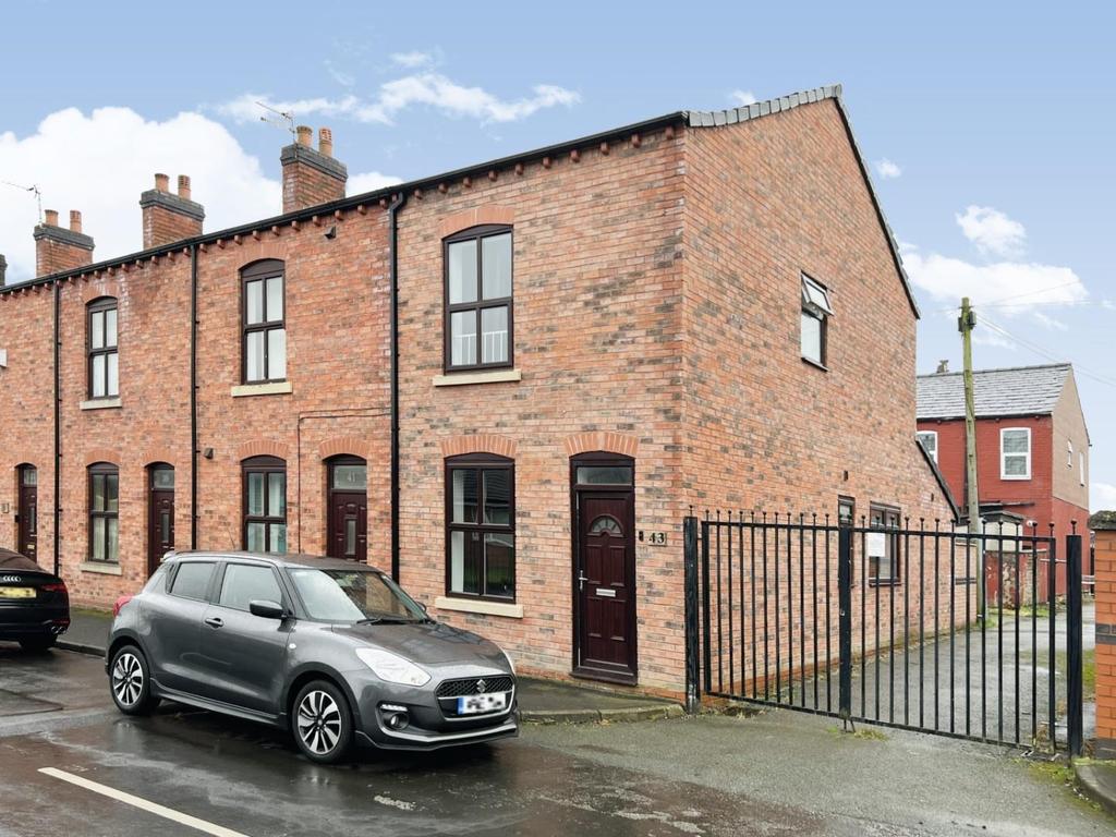 Cowper Street, Leigh 3 bed house - £160,000
