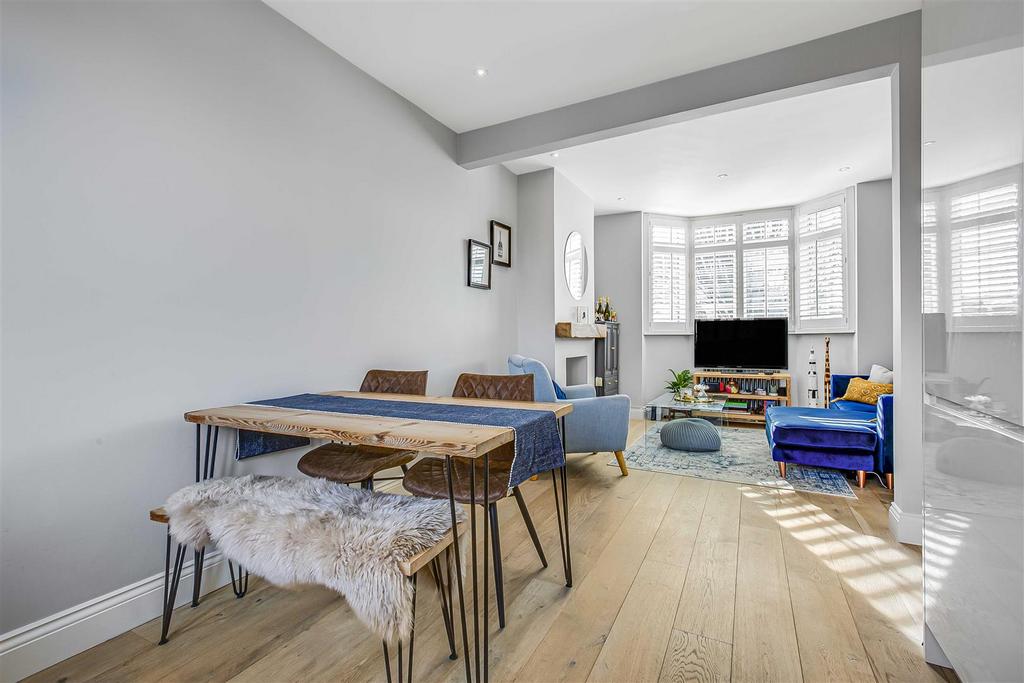 Shalstone Road, East Sheen, SW14 2 bed flat - £550,000