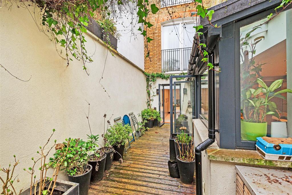 Roehampton Lane, Putney SW15 2 bed flat - £2,450 pcm (£565 pw)