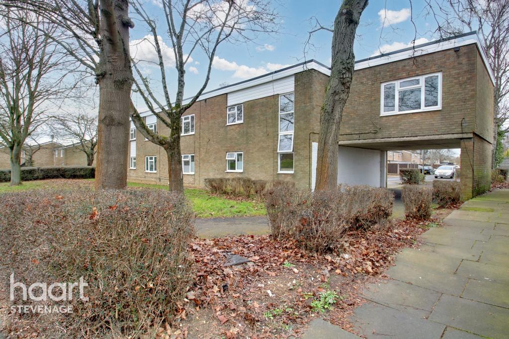 Chester Road, Stevenage 2 bed flat - £190,000