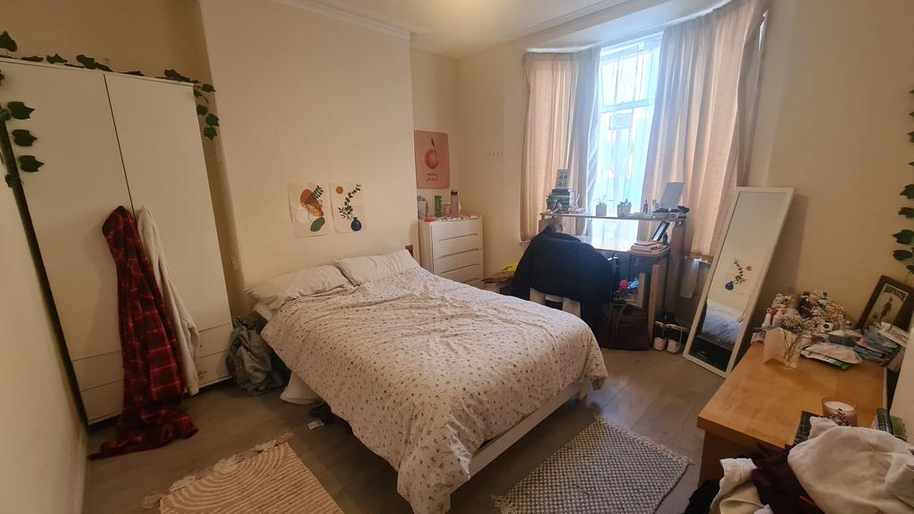 Hanover Terrace, Brighton BN2 5 bed terraced house - £2,600 pcm (£600 pw)
