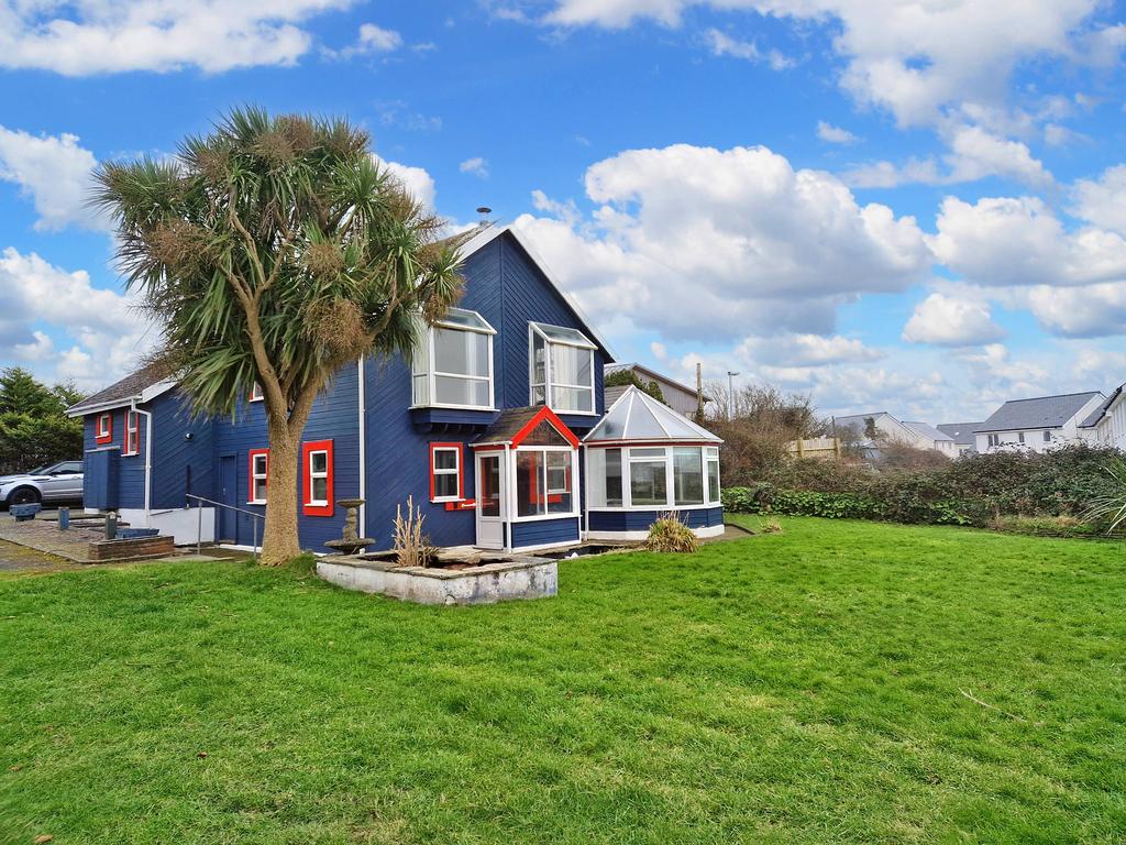 Pathfields, Stratton EX23 2 bed detached house - £1,250 pcm (£288 pw)