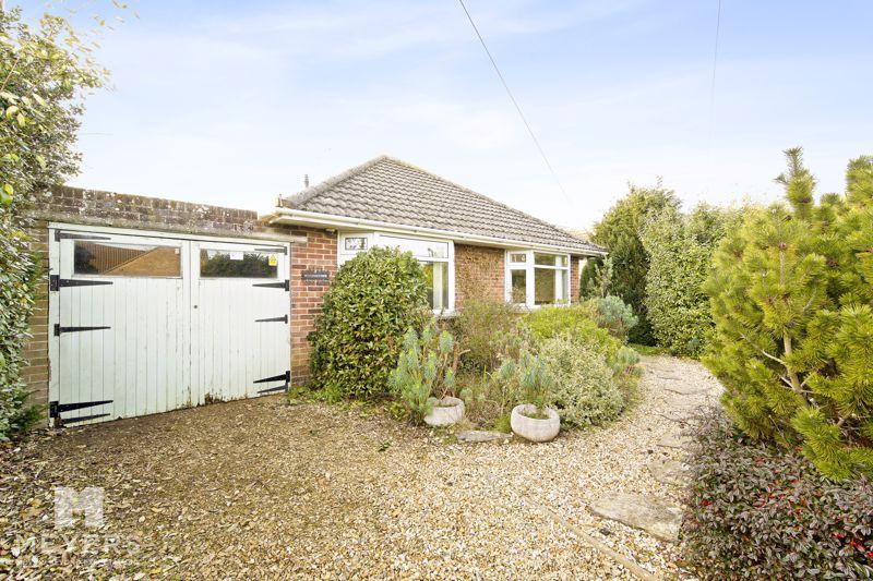 Baileys Drove, Wool, BH20 2 bed detached bungalow - £360,000