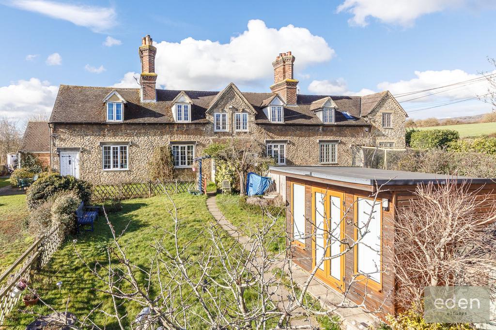 Ryarsh Road, Birling, ME19 3 bed cottage - £520,000