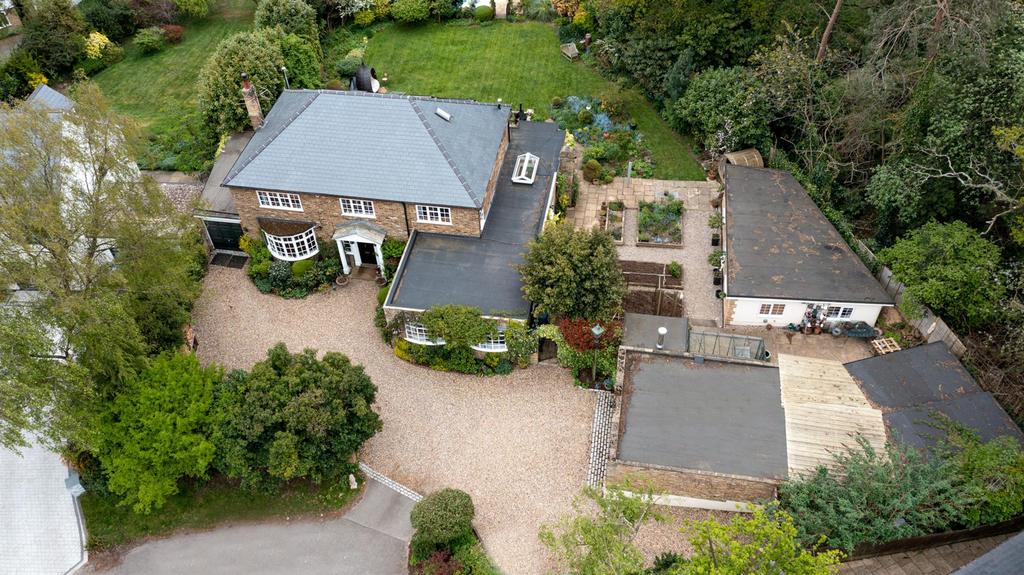 Longdean Park, Hemel Hempstead 7 bed detached house - £2,000,000