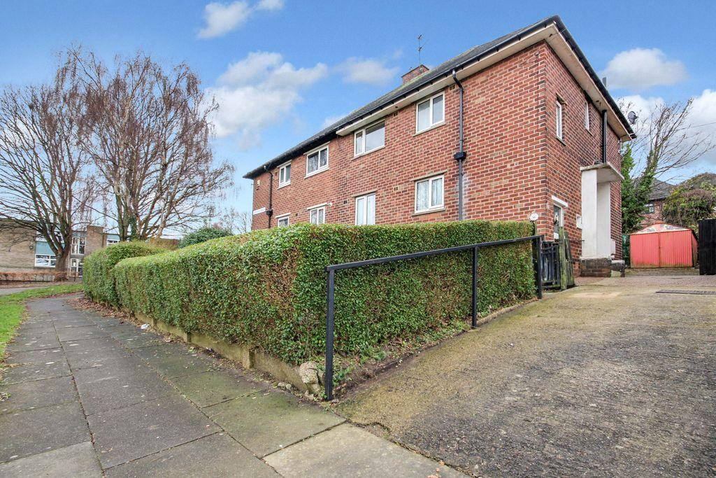 Cotleigh Road, Hackenthorpe... 3 bed semi-detached house - £110,000