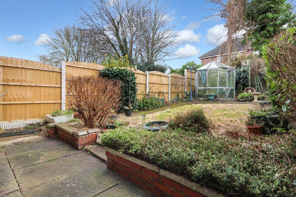Cotleigh Road, Hackenthorpe... 3 bed semi-detached house - £110,000