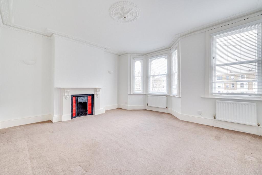 Westcroft Square, London, W6 3 bed apartment to rent - £3,000 pcm (£692 pw)