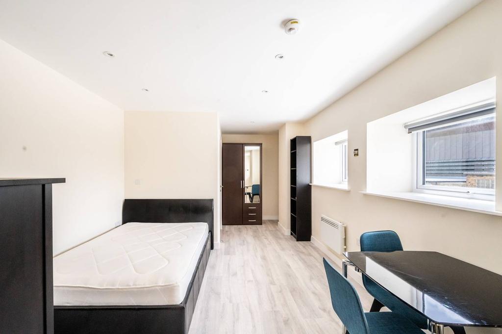 Brixton Road, Brixton, London, SW9 Studio - £2,384 pcm (£550 pw)