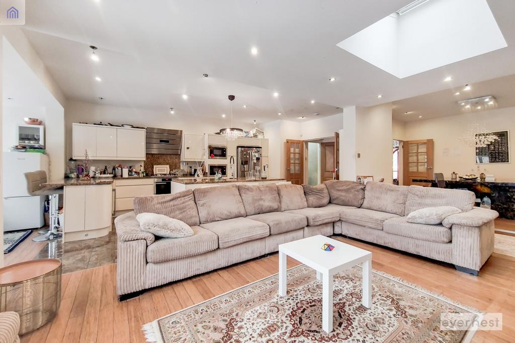 Prentis Road, SW16 1QD 4 bed semi-detached house - £5,000 pcm (£1,154 pw)