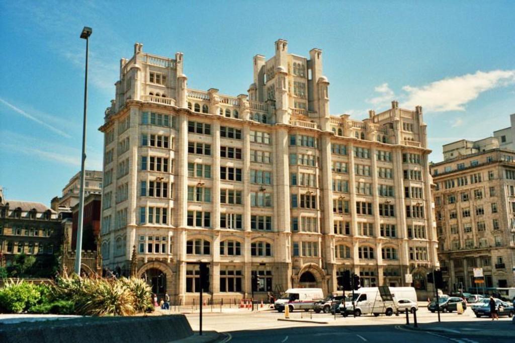 Tower Building, Liverpool, Merseyside, L3 3 bed apartment - £1,295 pcm ...