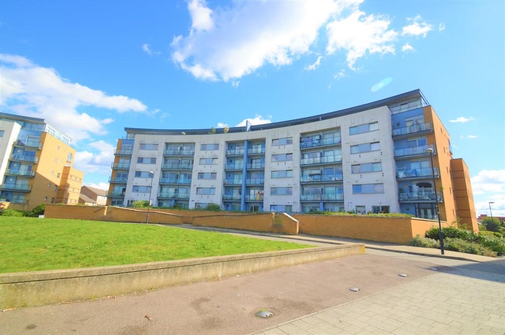 Tideslea Path, London, SE28 0NA 2 bed flat for sale - £210,000