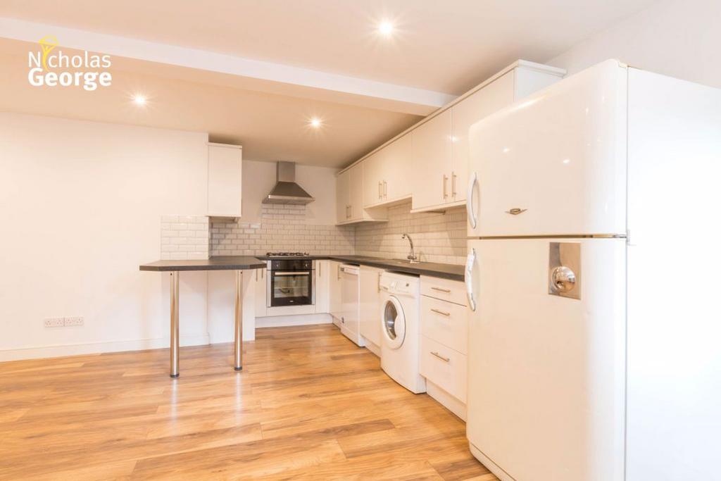Salisbury Road, Moseley, B13 8JS 3 bed flat - £995 pcm (£230 pw)