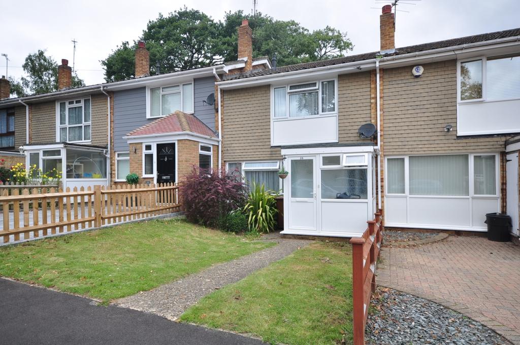 Hawbeck Road Parkwood Rainham ME8 9TP 2 bed terraced house - £1,200 pcm ...