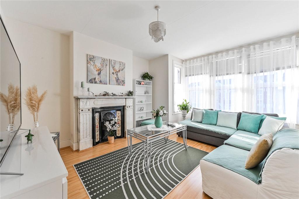 Brownlow Road, London, N11 2 bed apartment - £435,000