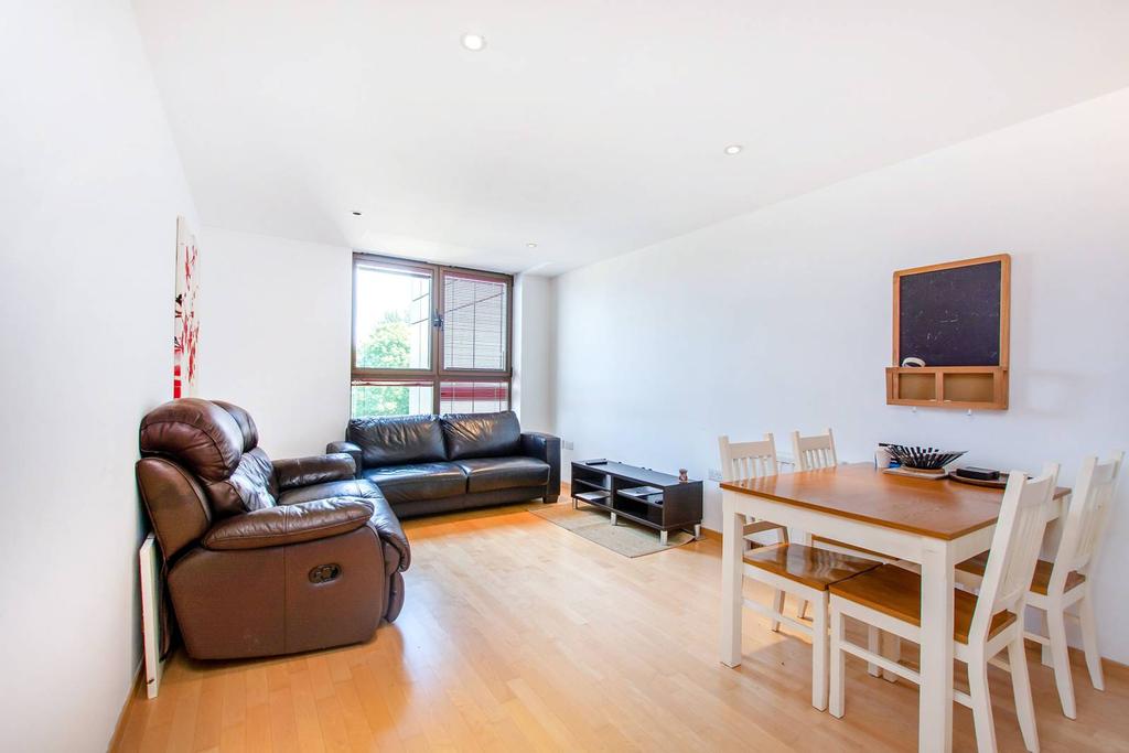 Petergate, Battersea, London, SW11 2 bed flat - £2,200 pcm (£508 pw)