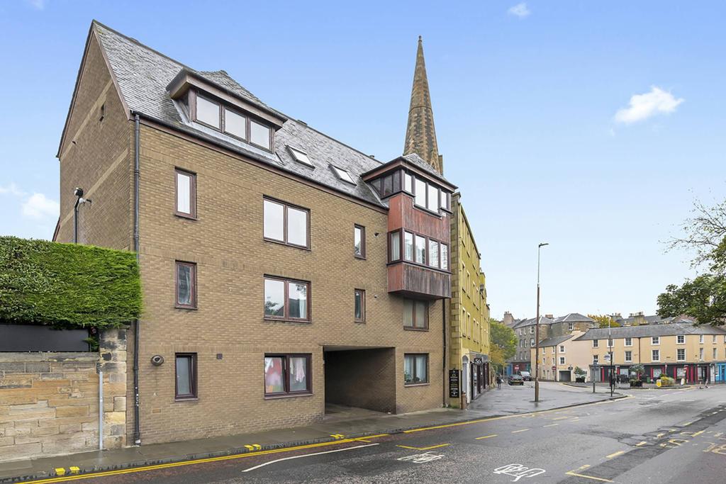 1/3 Windmill Place, Edinburgh, EH8 9XQ 2 bed flat - £210,000