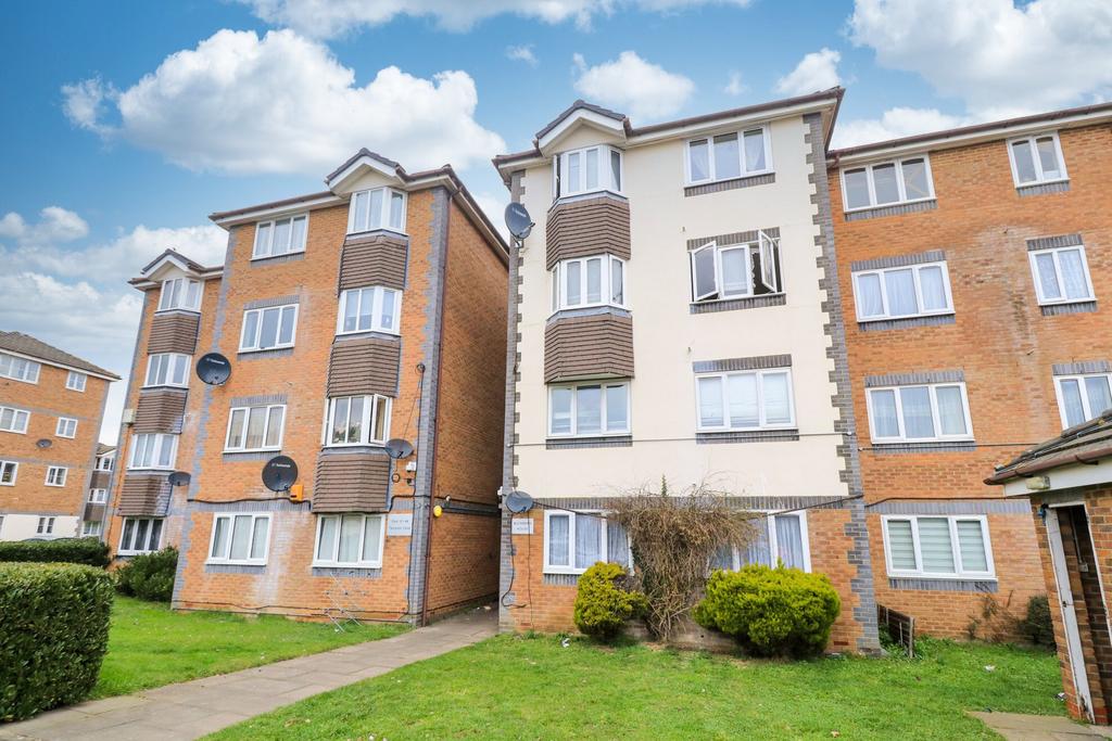 Tennyson Close, EN3 1 bed flat - £199,995