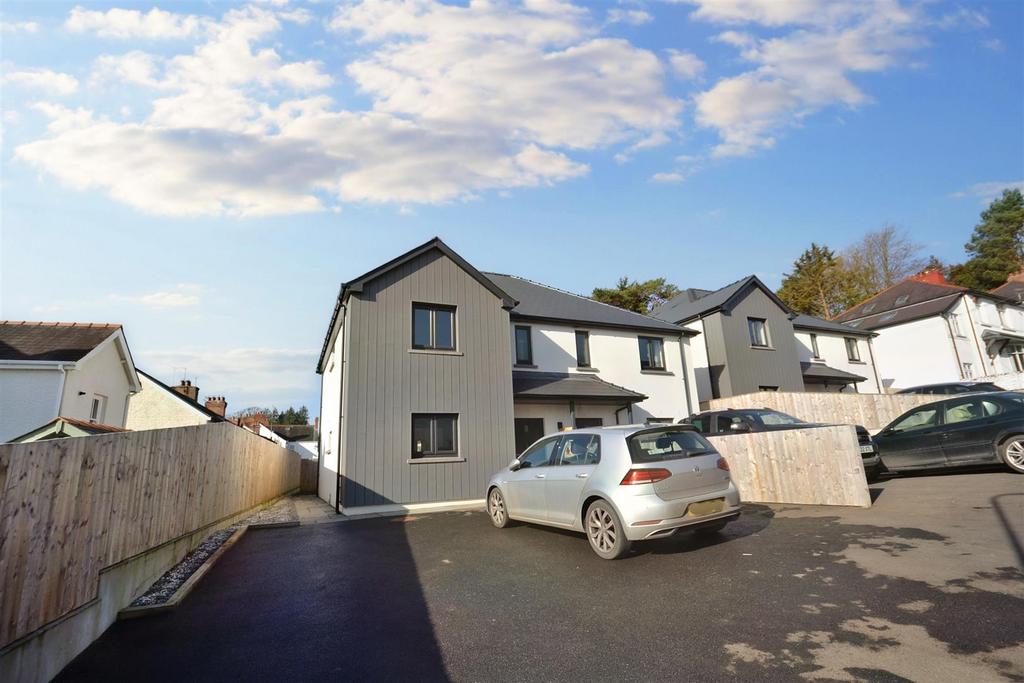 Capel Evan Road, Carmarthen 3 bed semi-detached house - £250,000