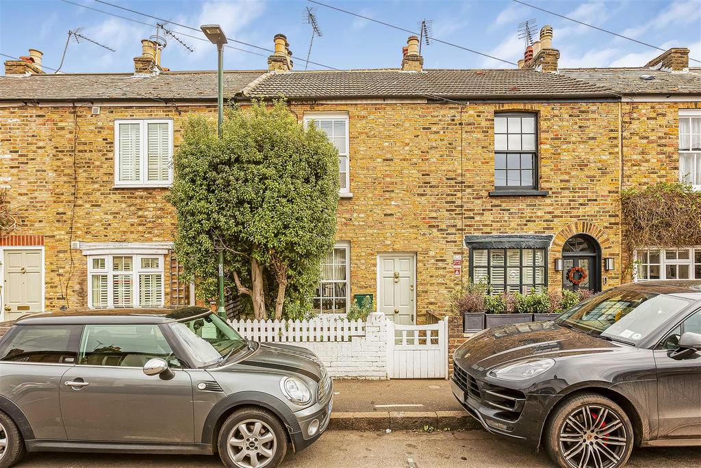 Queens Road, East Sheen, SW14 2 bed cottage - £750,000