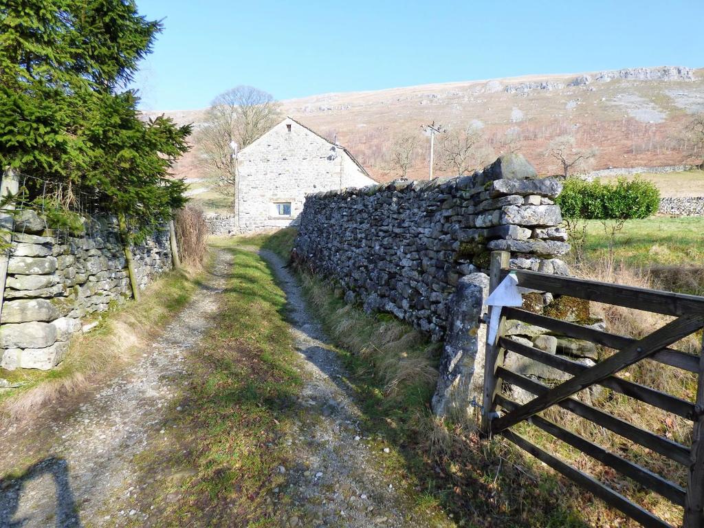 Moor Lane Barn, Hawkswick. Skipton 3 bed house - £1,200 pcm (£277 pw)
