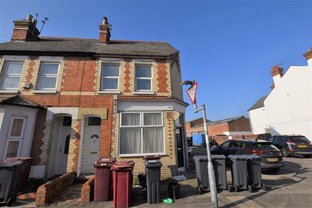 65a Addison Road 2 bed flat - £1,250 pcm (£288 pw)