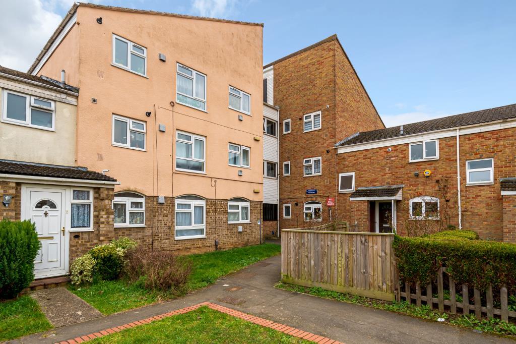 Slough, Berkshire, SL2 1 bed flat - £200,000