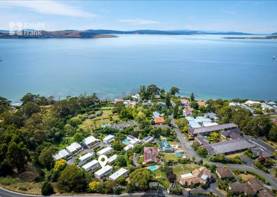 2/2-4 Channel Highway, Taroona, TAS 7053 2 bed townhouse