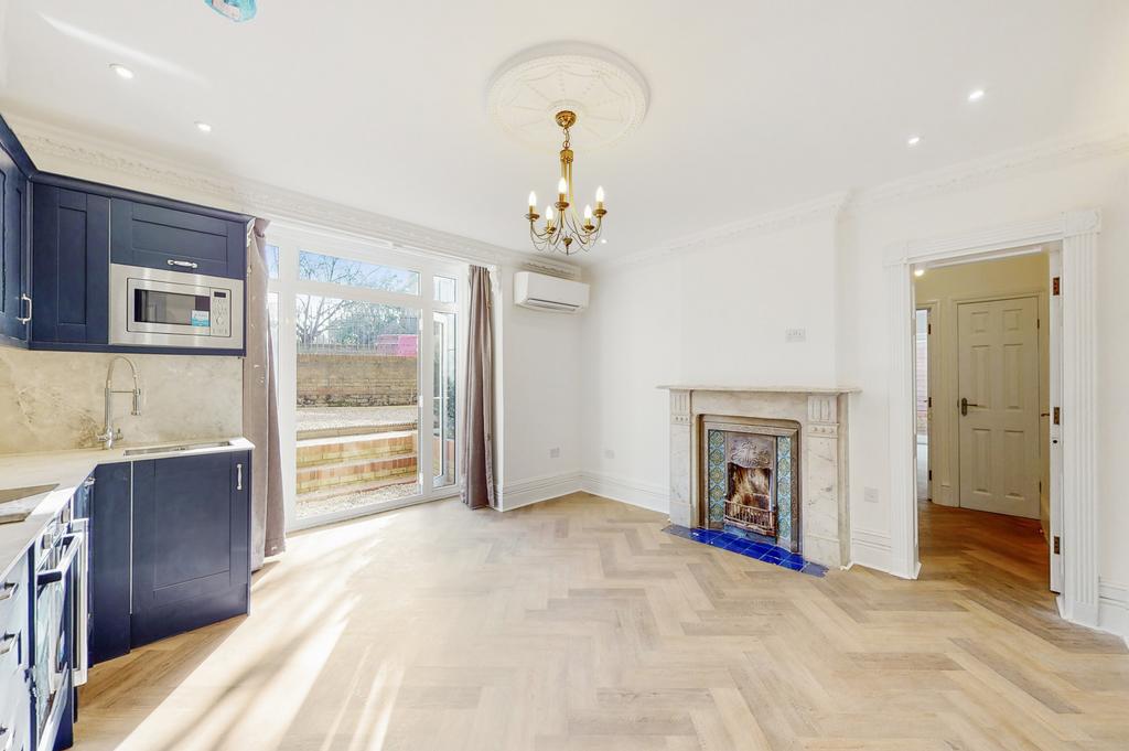 Churchfield Road, London, W13 2 bed flat - £2,650 pcm (£612 pw)