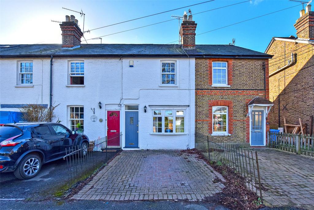 Apsley Cottages, Lower Road, Cookham... 3 bed terraced house - £2,195 ...