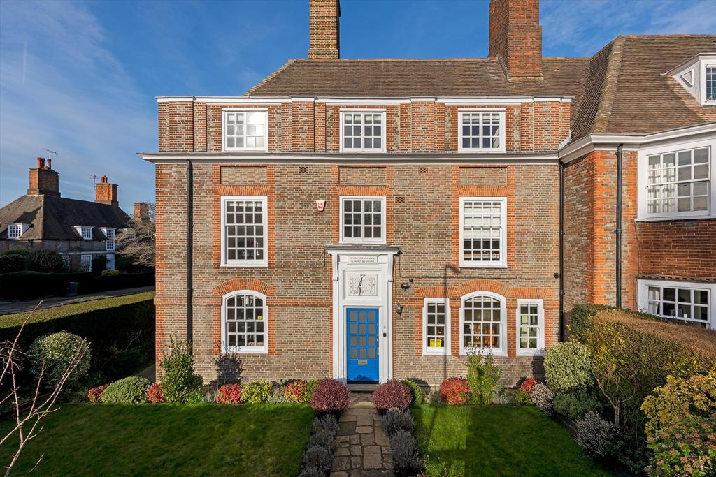 North Square, London, NW11 7 bed semi-detached house - £2,800,000