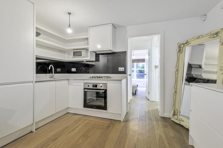 Clarendon Road London W11 1 bed apartment - £3,500 pcm (£808 pw)