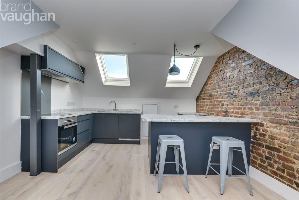 Whitehawk Road, Brighton, BN2 2 bed flat - £1,300 pcm (£300 pw)