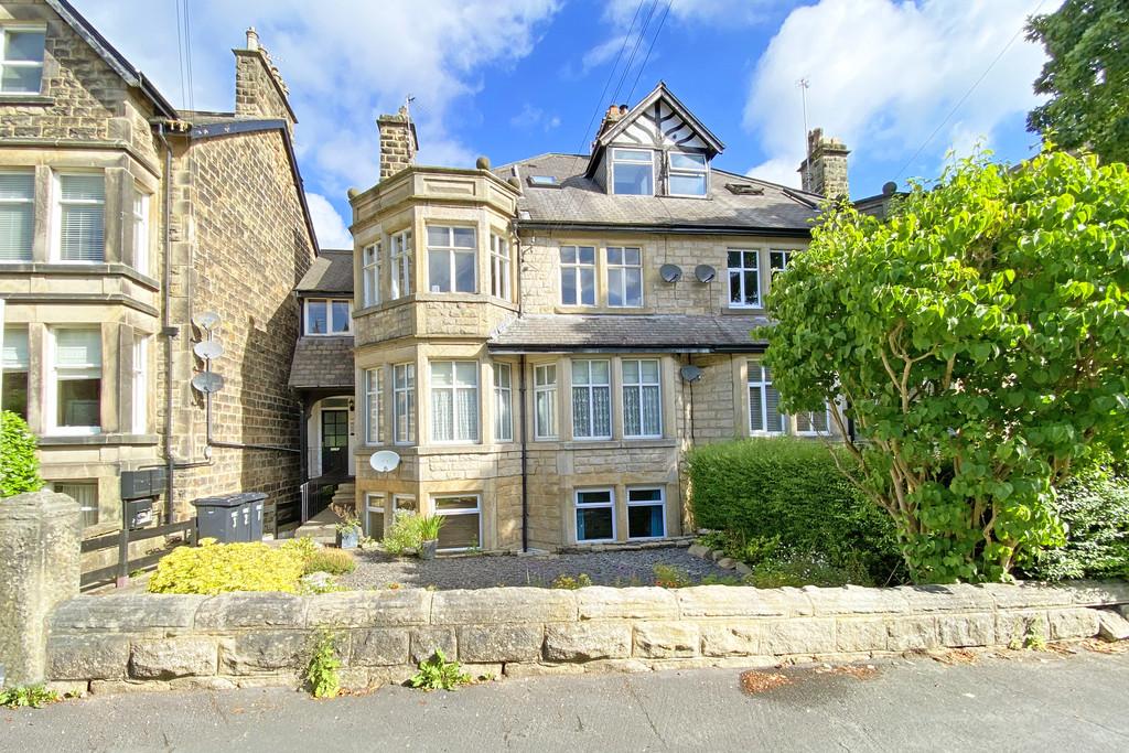 West Cliffe Grove, Harrogate 3 bed apartment for sale - £225,000