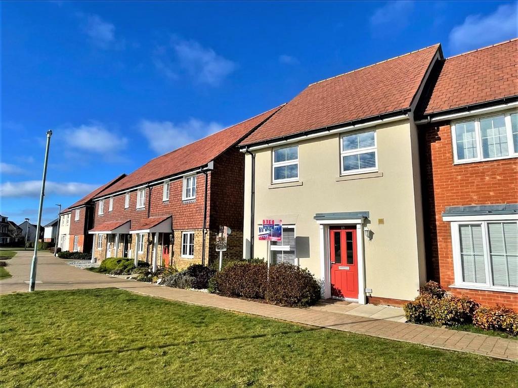 Wagtail Walk, Finberry, Ashford 3 bed house - £325,000