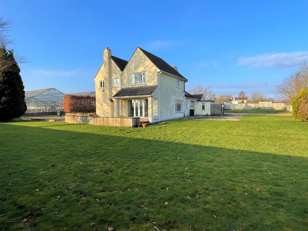Showell, Chippenham 4 bed detached house for sale - £680,000