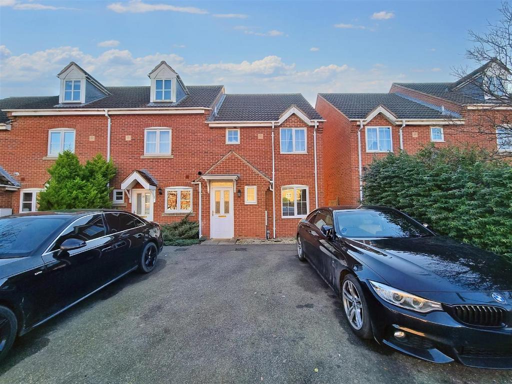 Juniper Crescent, Spalding 3 bed end of terrace house - £180,000
