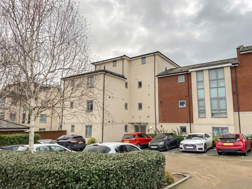 Springhead Parkway, Northfleet... 2 bed apartment - £185,000