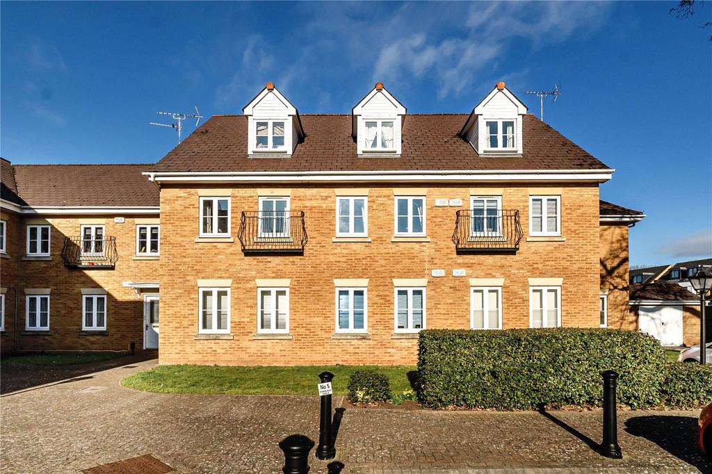 Village Mews, Village Road... 3 bed apartment - £220,000