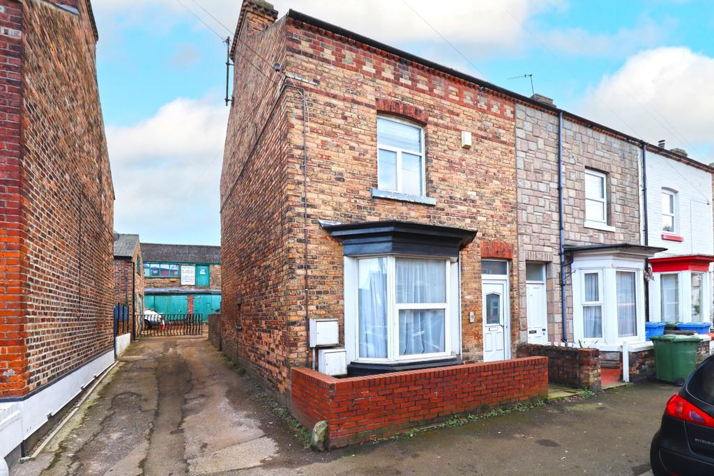 Spring Bank, Scarborough YO12 4DZ 3 bed end of terrace house - £90,000