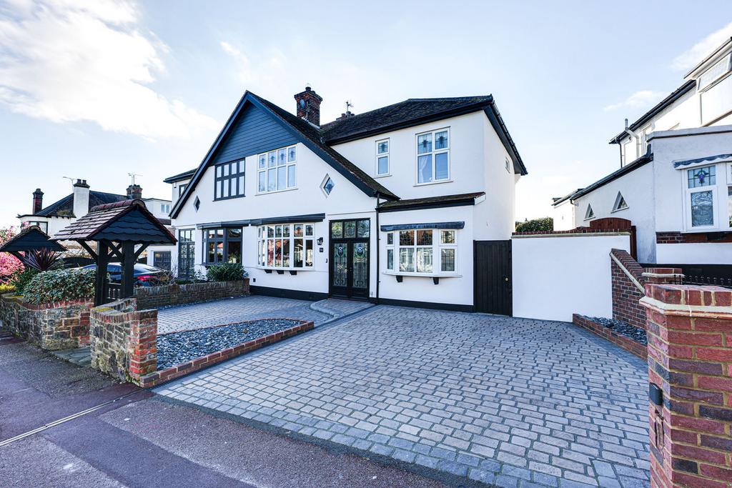 Mount Avenue, Westcliff-on-sea, SS0 4 bed semi-detached house - £825,000