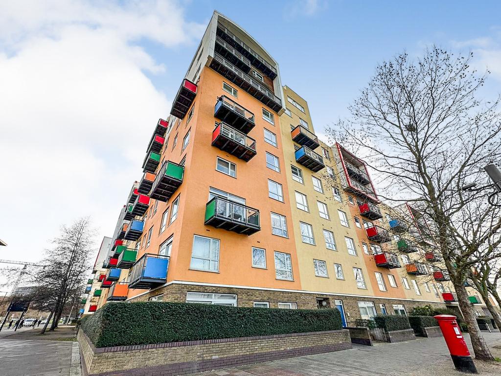 Holly Court, John Harrison Way... 2 bed flat - £1,950 pcm (£450 pw)