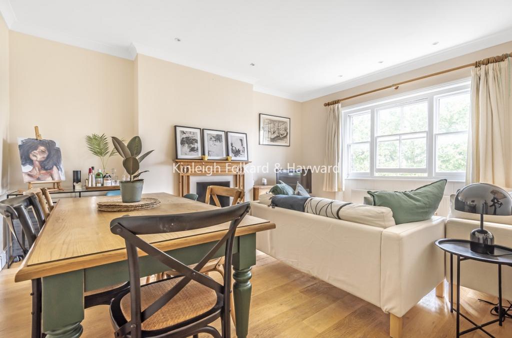 Chalcot Gardens London NW3 3 bed flat - £3,250 pcm (£750 pw)